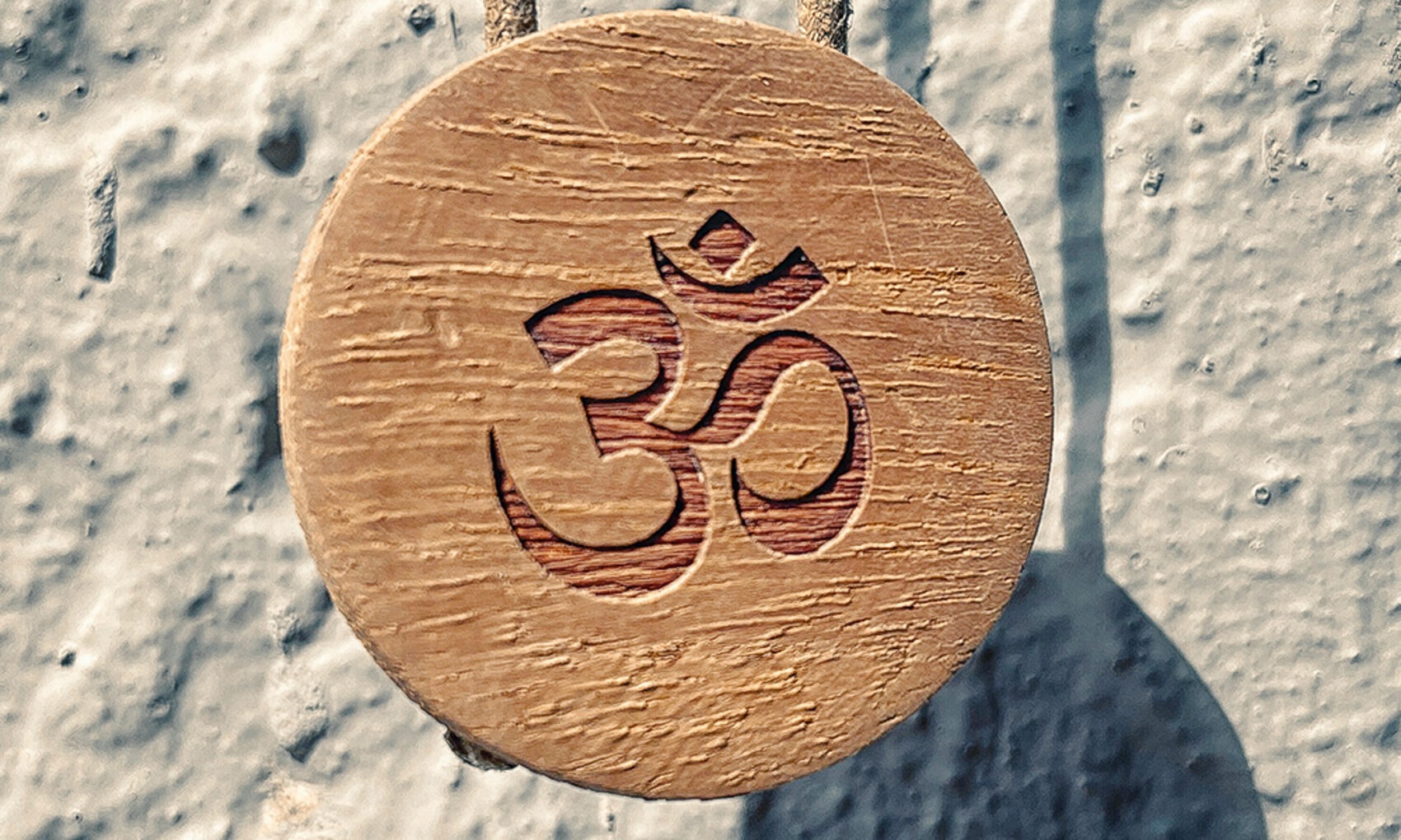 qué significa el símbolo OM 🕉️ y cómo cantarlo | YOGI TIMES