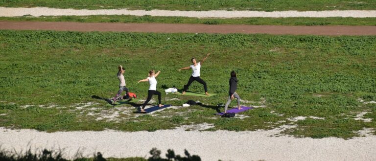 The 7 best 4-person yoga poses to deepen connection and trust