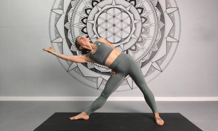 Master Triangle Pose (Trikonasana): Expert tips for perfect alignment ...