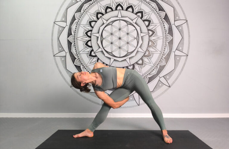 Master Triangle Pose (Trikonasana): Expert tips for perfect alignment ...